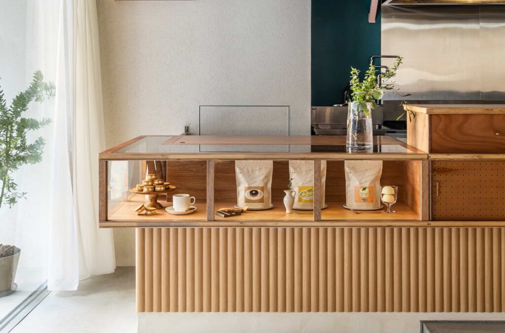 ALILU AMOA – LIGHTS