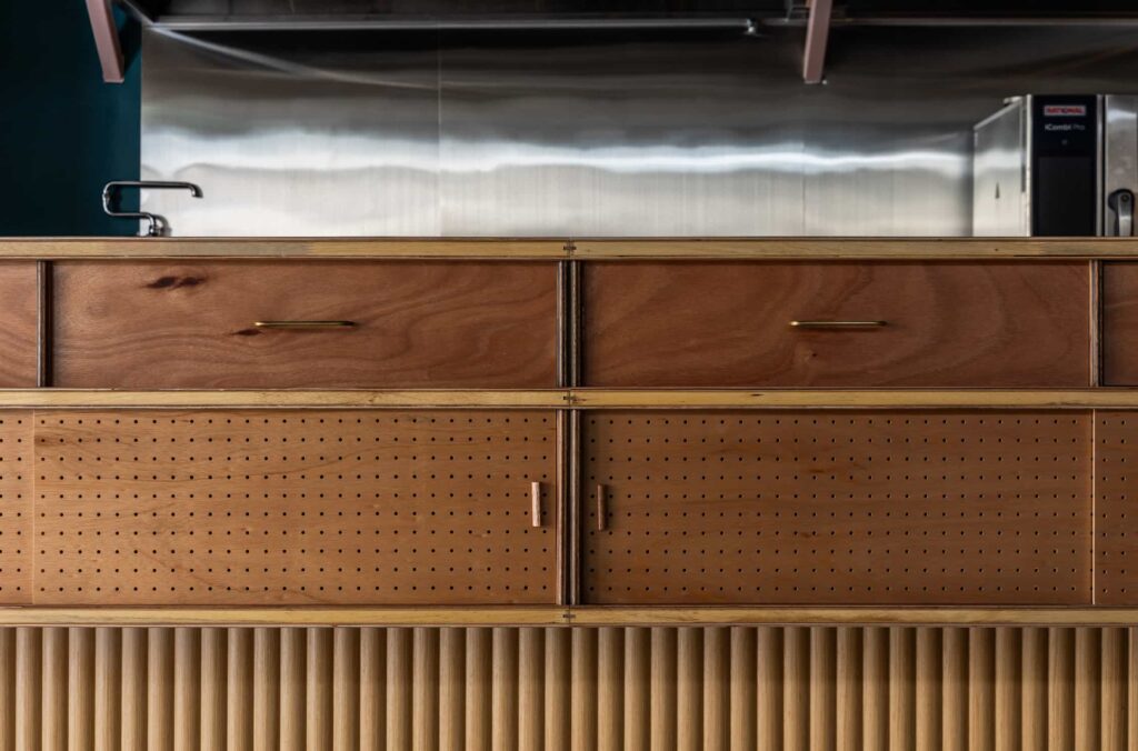 ALILU AMOA – LIGHTS